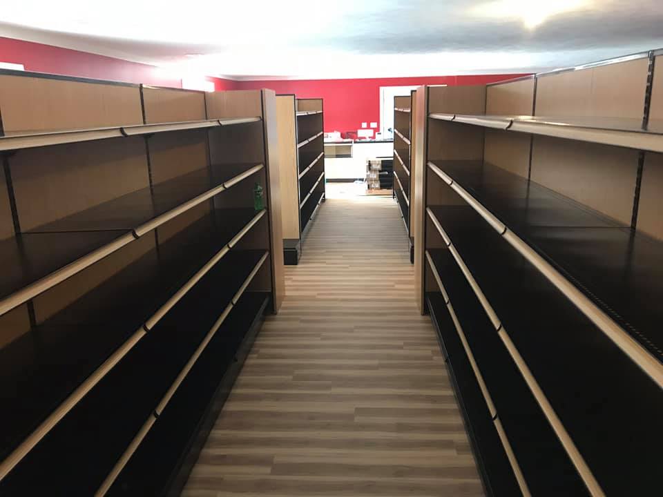 Pet Store gondola shelving achieves high-end shopping experience on a ...